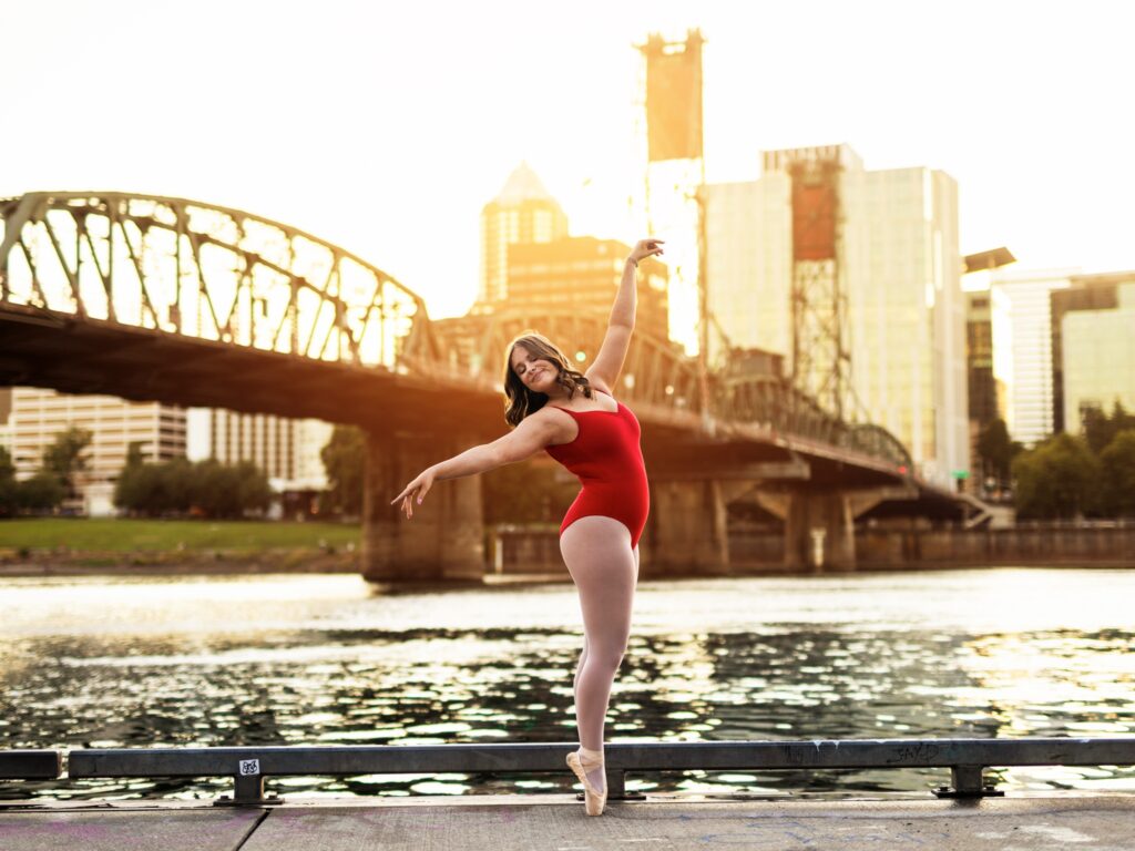 Bridge And City Senior Photos In Portland Oregon In Summer The Blog